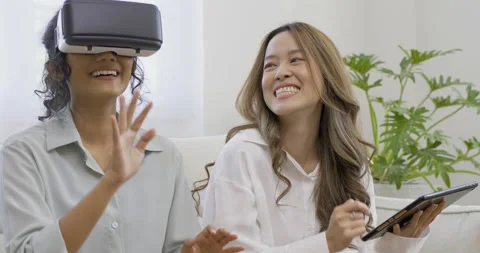 Jeunes Lesbiennes Stock Videos – Royalty-Free HD & 4K Videos | Pond5