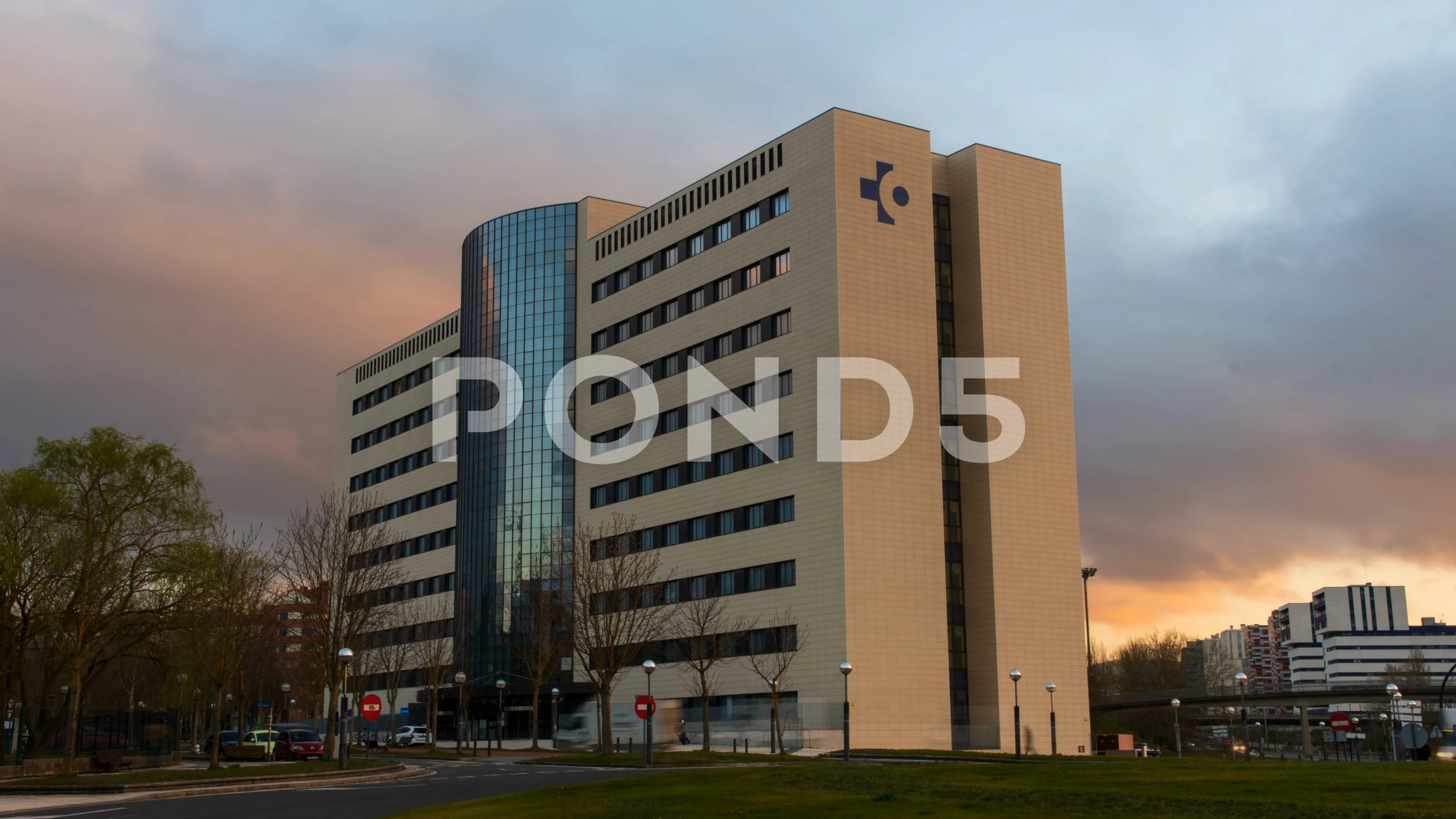 Modern Hospital Exterior Design