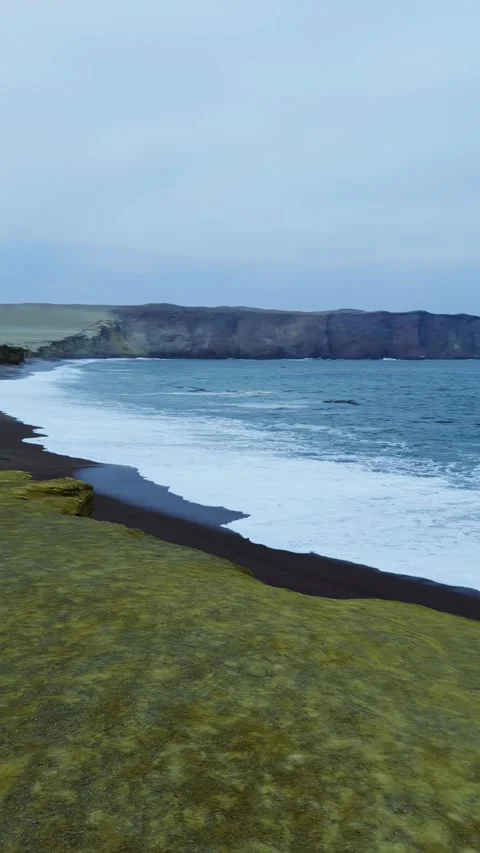 High Contrast Vertical Wave and Foam at ... | Stock Video | Pond5