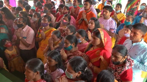 Hindu devotees offering pushpanjali to G... | Stock Video | Pond5