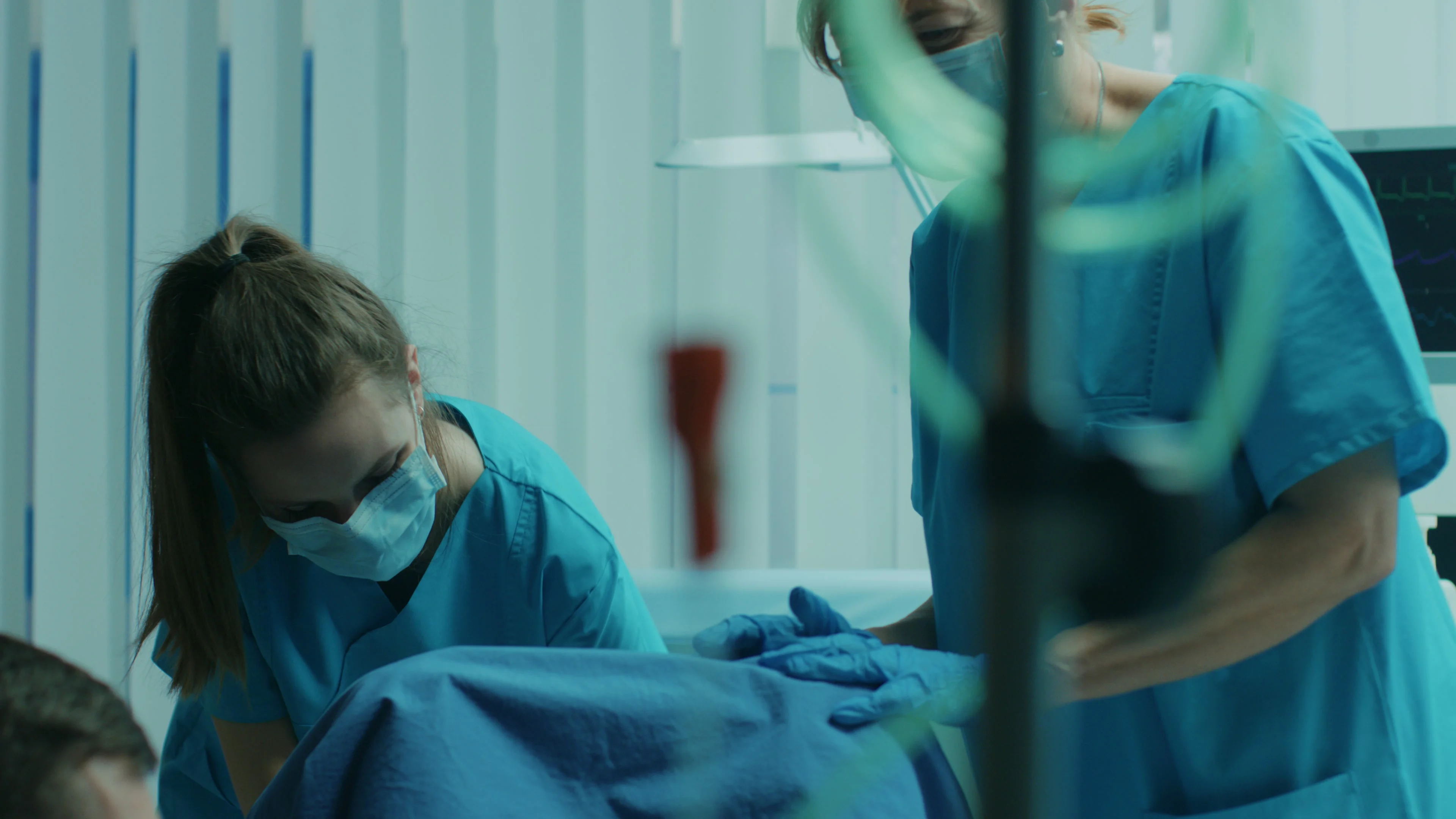 Woman Pushing In Labor In The Hospital Woman In Labor Pushes To Give