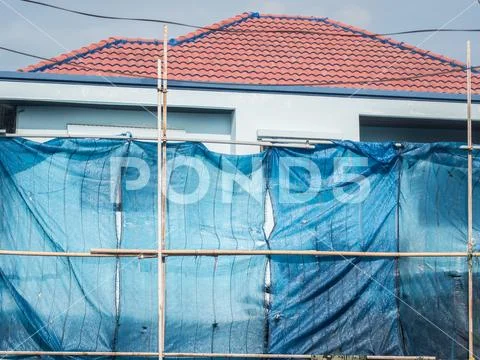 The house installs scaffold for construction with slan ~ Premium Photo ...