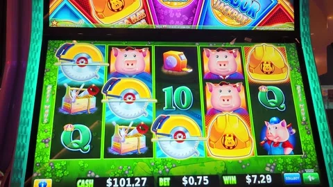 Huff N Puff Slot Machine Casino Game | Stock Video | Pond5