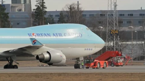 Push Back Aircraft Stock Videos – Royalty-Free HD & 4K Videos | Page 3