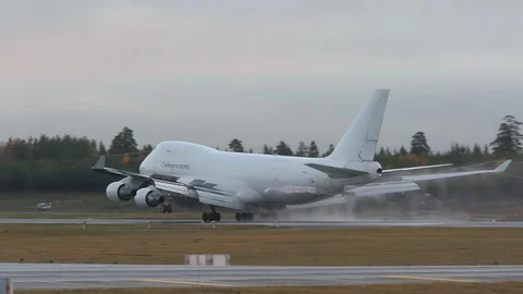 huge jumbo jet boeing 747 side view appr... | Stock Video | Pond5