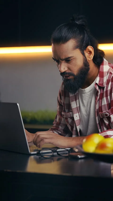 Fix Code Online Stock Videos – Royalty-Free HD & 4K Videos | Pond5