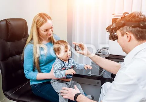 Indirect ophthalmoscope. Retinal examination. Fundoscopy. Child vision ...