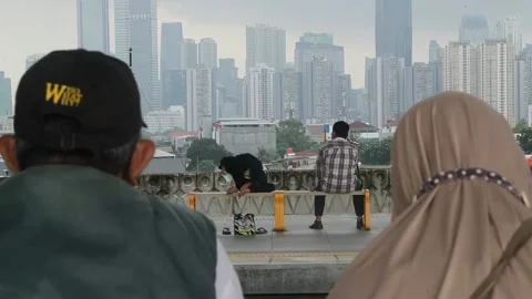 Latest Dec Stock Videos – Royalty-Free HD & 4K Videos | Pond5