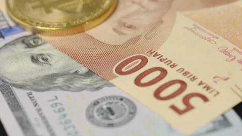 indonesian rupees and 100 US dollars in Stock Video Pond5