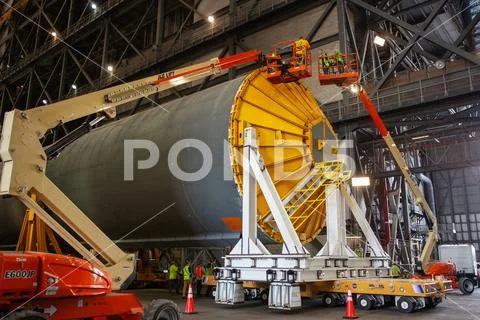Photograph: Inside the Vehicle Assembly Building at NASAs Kennedy Space ...