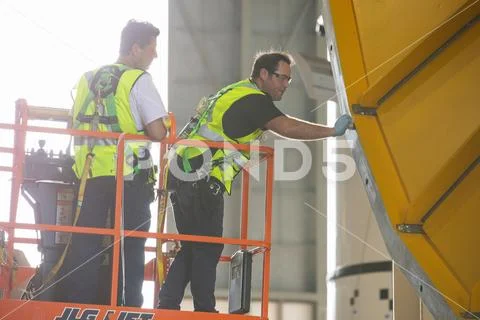 Photograph: Inside the Vehicle Assembly Building at NASAs Kennedy Space ...