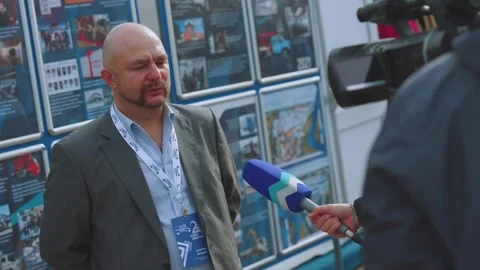 Interview, news interview, reporter inte... | Stock Video | Pond5
