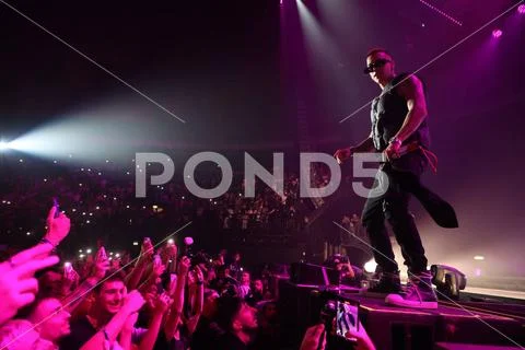 Italian singer Music Concert - Sfera Ebbasta Famoso tour Italian rapper ...