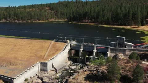 The J.C. Boyle Dam on the Klamath River ... | Stock Video | Pond5
