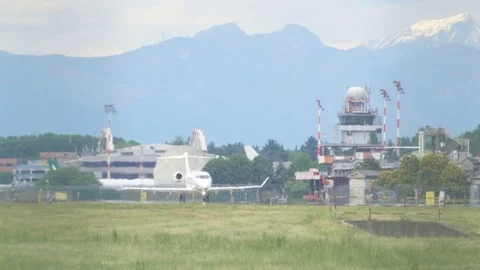 Track Plane Stock Videos – Royalty-Free HD & 4K Videos