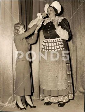 Katja Van Dyk Who Claims To Be The World's Tallest Woman At 8ft 4 And A ...