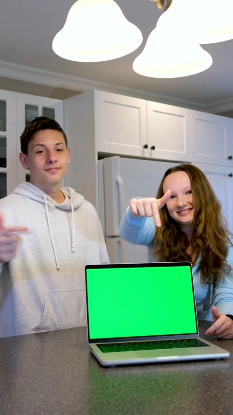 Kids Green Green Screen 스톡 동영상 ~ 로열티 프리 스톡 비디오 | Pond5