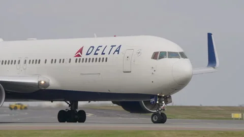 Large Delta Boeing 767 Passenger Airplan... | Stock Video | Pond5