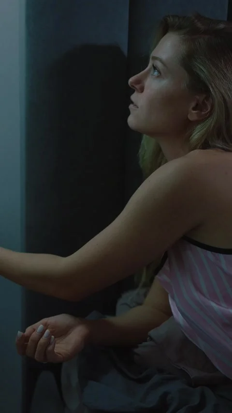 Habit Use Phone Stock Videos – Royalty-Free HD & 4K Videos | Pond5