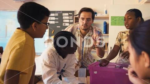 Photograph: Learn (2024) Apprendre (2024) Learn (2024) EDITORIAL USE ...