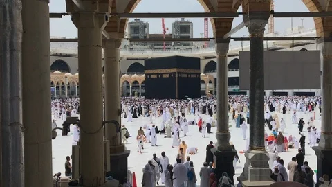 Left to right pan footage of Muslim pilg... | Stock Video | Pond5