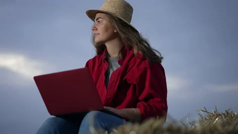 Dreaming A Live Stock Videos – Royalty-Free HD & 4K Videos | Pond5