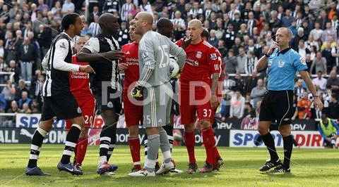Liverpool Goalkeeper Pepe Reina Is Sent Off For Violent Conduct By ...