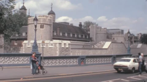 London - 1983: tourist sightseeing histo... | Stock Video | Pond5