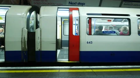 London tube Piccadilly line start to mov... | Stock Video | Pond5