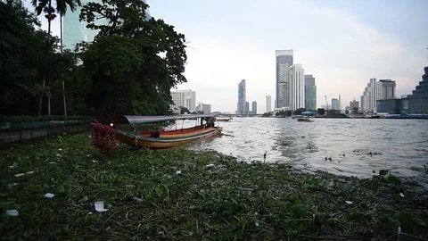 Long tail boat mooring at Chao Phraya ri... | Stock Video | Pond5