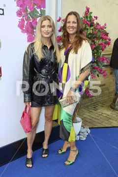 Luna Schweiger mit Mutter Dana Schweiger bei der Premiere des Musicals ...