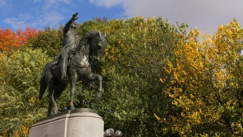 Male Statue In NYC Union Square Park Wit... | Stock Video | Pond5