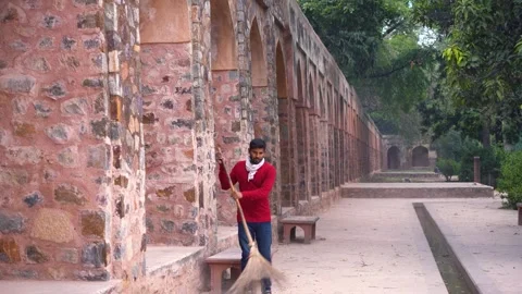 Man Carches B Stock Videos – Royalty-Free HD & 4K Videos