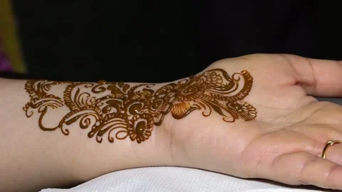 Mehndi artist making mehndi bridal hand ... | Stock Video | Pond5