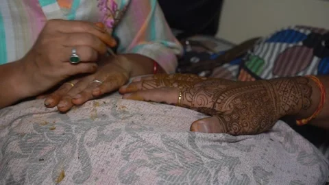 Mehndi artist making mehndi bridal hand ... | Stock Video | Pond5
