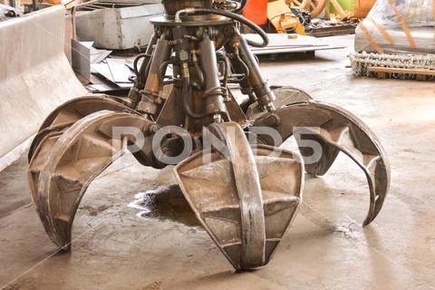 Metal Ready for Recycling Photo Picture Heap of Scrap Metal Ready for ...