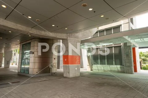 Modern architecture Miami Bus Station Amtrak Trirail by MIA Airport ...