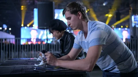 Vs Mobile Stock Videos – Royalty-Free HD & 4K Videos | Pond5