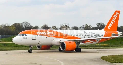 Photograph: New Airbus A320 Neo plane operated by Easyjet #107883522