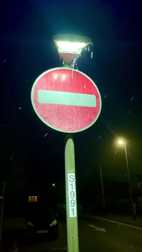 Light Round Snow Stock Videos – Royalty-Free HD & 4K Videos | Pond5