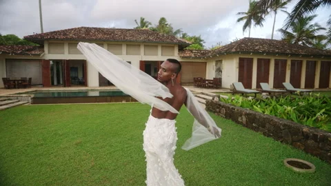 Non-binary black model spinning in weddi... | Stock Video | Pond5