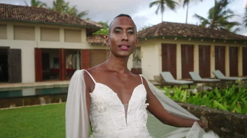 Non-binary black model spinning in weddi... | Stock Video | Pond5