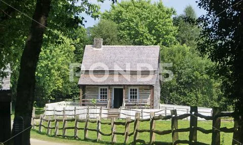 Old American 1800 styled timber Houses Fencing and Sheds The New World ...