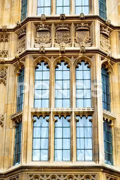 Old in london historical window structure and reflex ~ Premium Photo ...