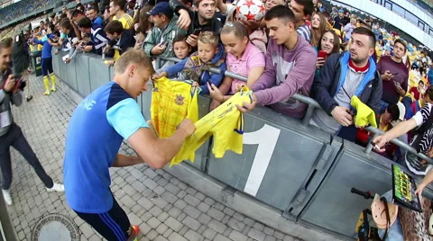 Onopen Session Stock Videos – Royalty-Free HD & 4K Videos