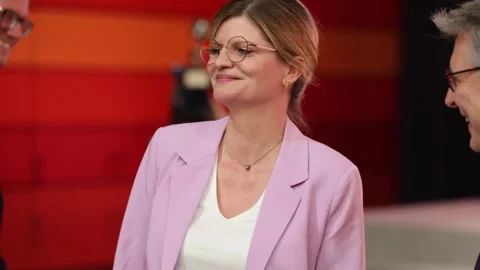 Show Voting P Stock Videos – Royalty-Free HD & 4K Videos | Pond5