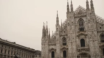 Passage of people in front of the Duomo ... | Stock Video | Pond5