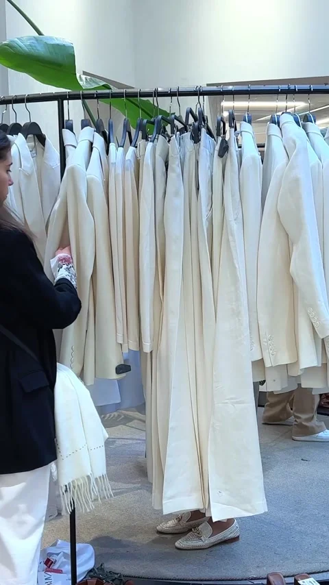 People in clothing store Zara vertical v... | Stock Video | Pond5