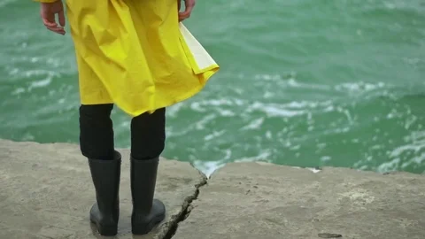 Person Standing Still Stock Videos – Royalty-Free HD & 4K Videos | Pond5