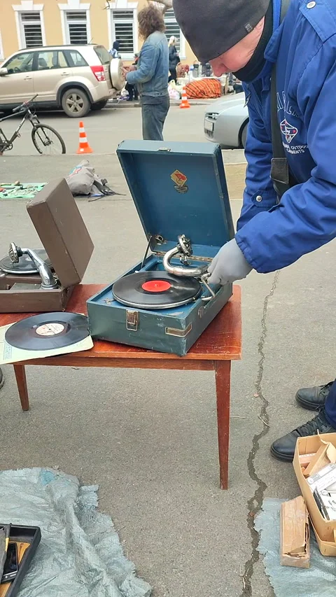 Handle Song Stock Videos – Royalty-Free HD & 4K Videos